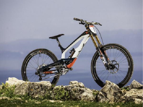 A Guide to YT Bikes: Enduro, DH, and Trail – ENGWE Official